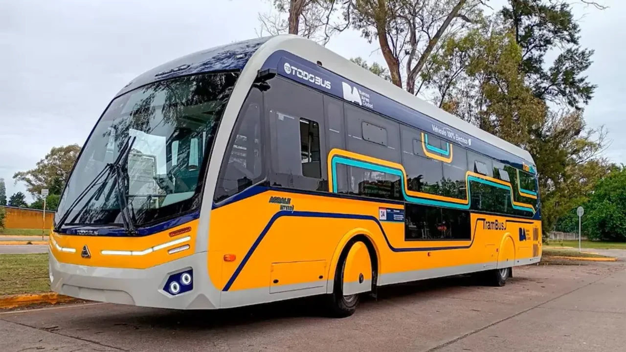 Llega el trambús eléctrico a CABA: sorprende por su velocidad máxima y ...